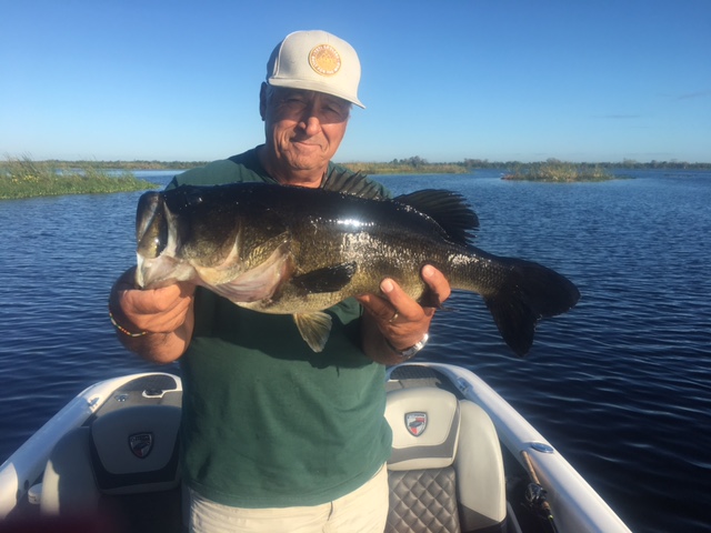 Bill Groseclose lands a 10 pound 8 ounce at Miami-Garcia with help from ...